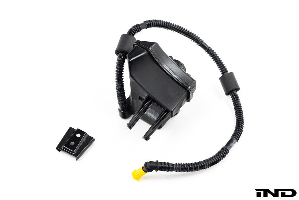 Genuine BMW SMG Fluid Reservoir and Bracket - E46 M3 CSL | Globo basis ...